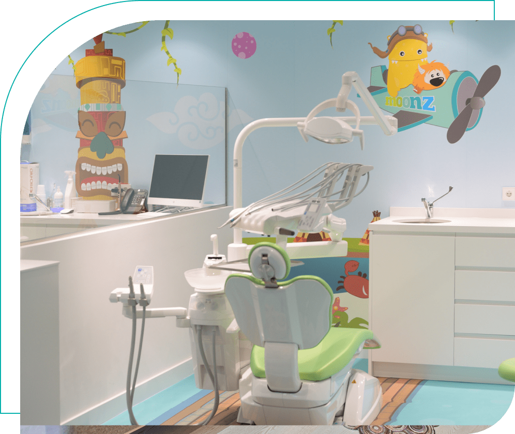 Ortodoncia: brackets y alineadores transparentes | Moonz